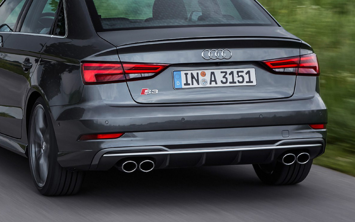 Comparison - Audi S3 2.0 TFSI Prestige quattro 2019 - vs - Audi S4 ...